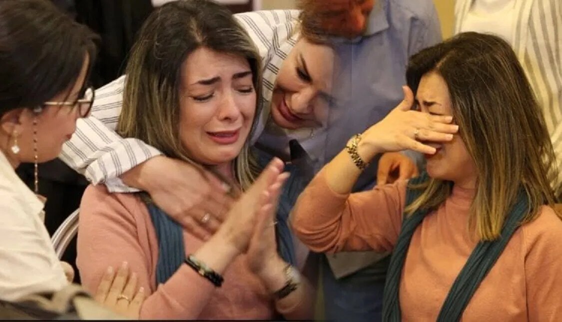 شاهد انهيار وبكاء ممثلة مغربية شهيرة بعد تعرضها للتحرش من زميلها