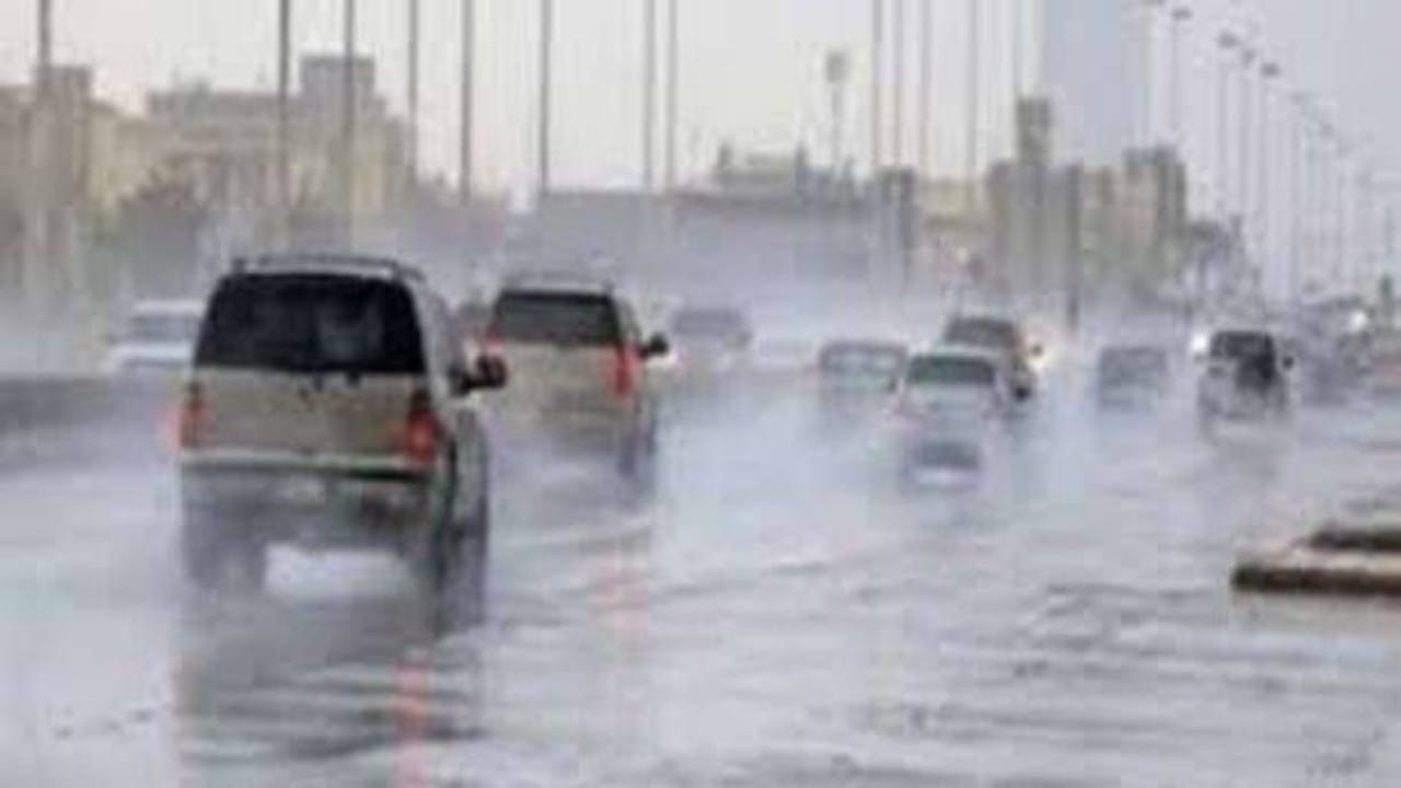 الدفاع المدني يدعو إلى توخِّي الحيطة والحذر لاحتمالية استمرار هطول