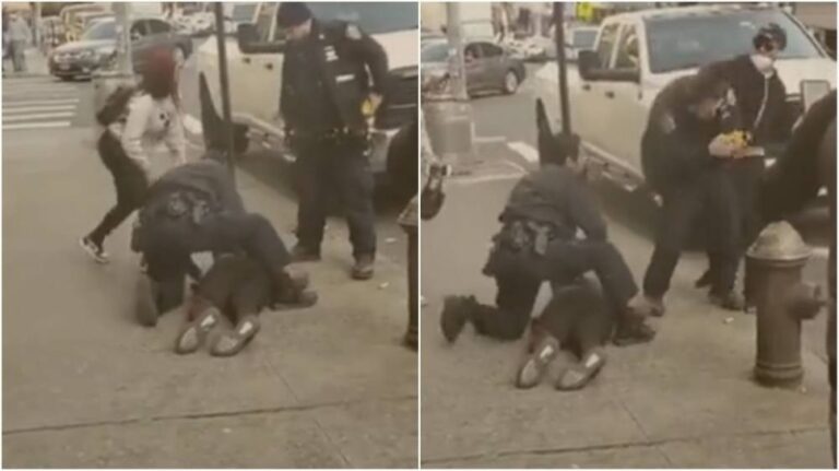 أثناء القبض على متهم شاهد شخص يباغت شرطي أمريكي من الخلف ويوجه له عدة