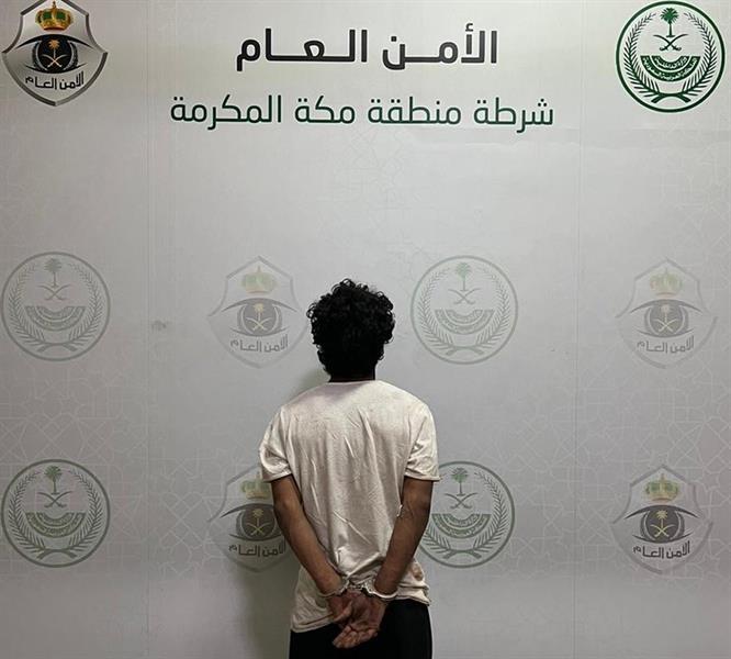 القبض على مواطن سرق مركبة في وضع التشغيل أمام محل تجاري بجدة