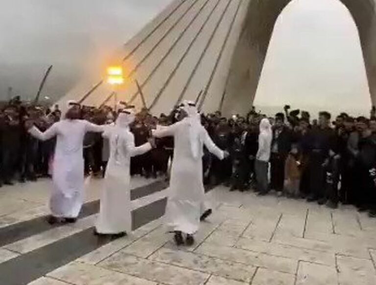 إشارة على عودة العلاقات مع السعودية شاهد فرق شعبية من الأحواز تؤدي