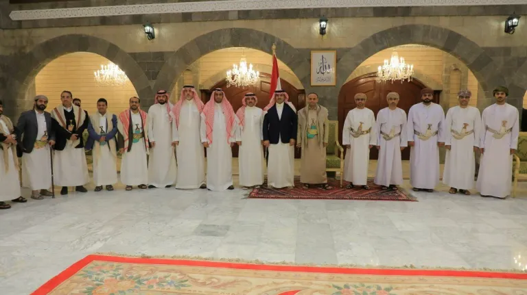 بالصور وفد سعودي عماني يلتقي القيادي الحوثي مهدي المشاط في صنعاء