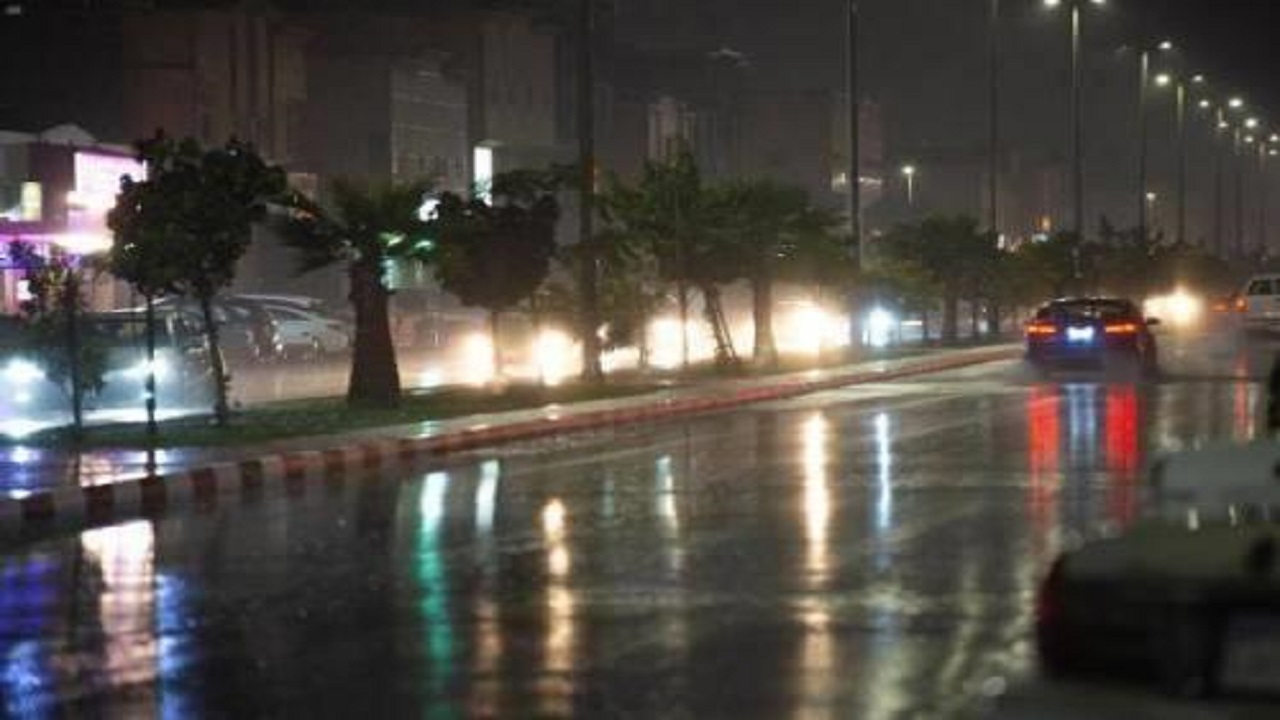 الدفاع المدني يحذر من استمرار هطول أمطار رعدية بدءاً من هذا الموعد