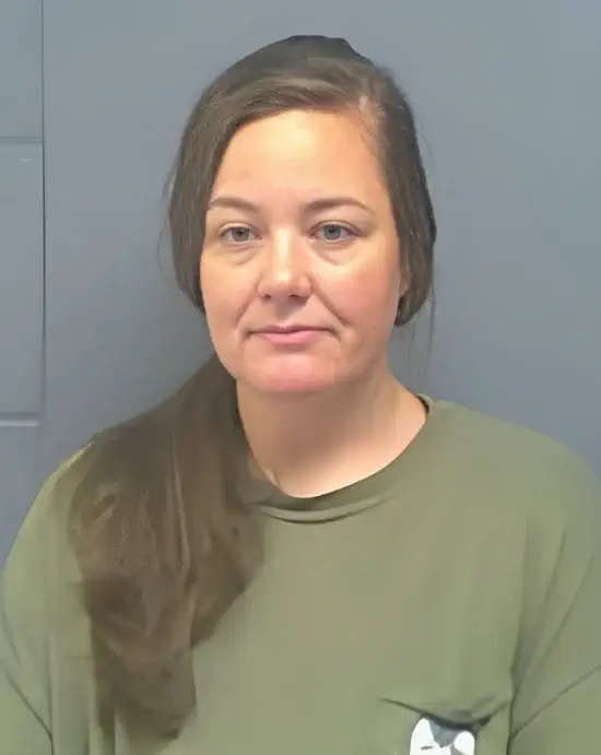 أنجبت طفلا من أحد الطلاب.. القبض على معلمة بتهمة الاغتصاب في الولايات ...