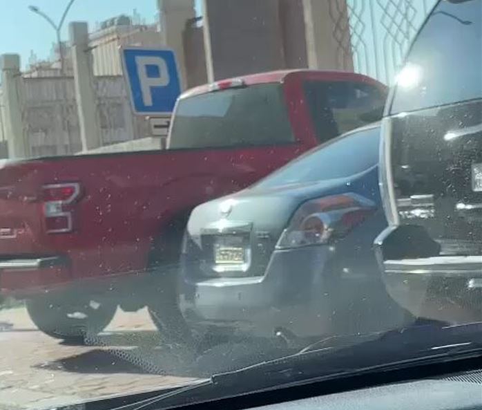 فيديو متداول لاستعراض سيارات المعلمين الكويتيين أمام مدرسة بعد تطبيق